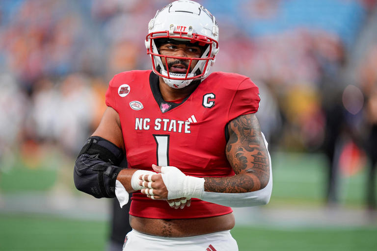 Military Bowl between NC State, East Carolina football erupts into fight over stolen towel
