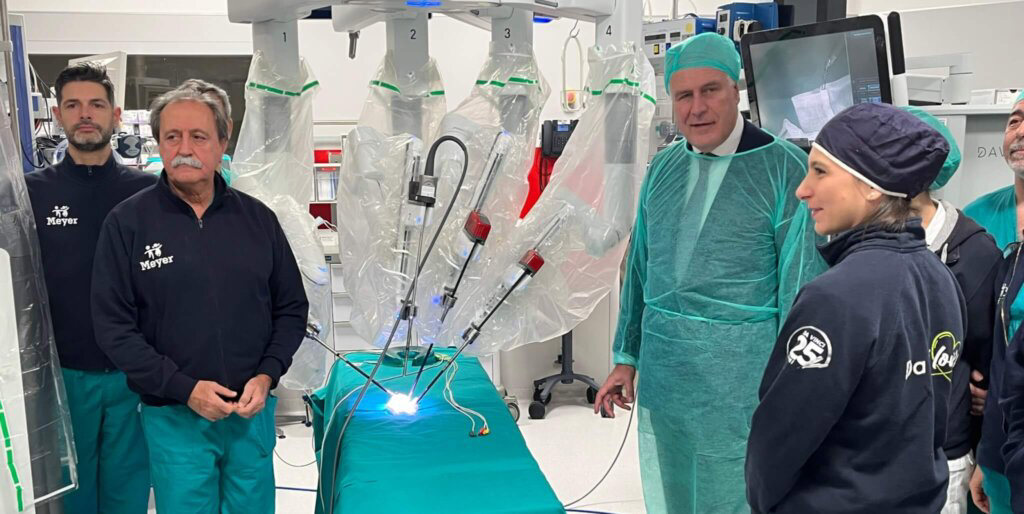 Chirurgia robotica al Meyer: sistema di nuova generazione per piccoli ... Chirurgia robotica al Meyer: sistema di nuova generazione per piccoli ...