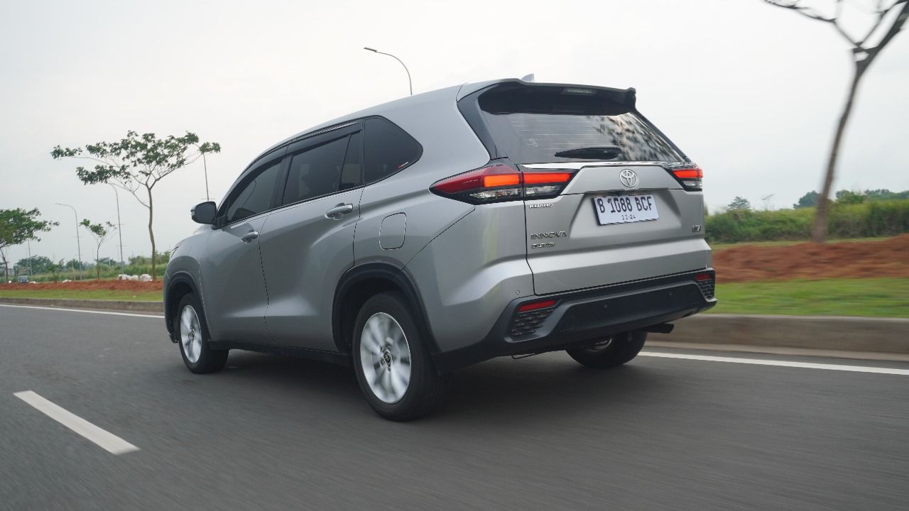 Toyota Innova Zenix Usia Baru Tiga Tahun, Harga Bekas Dijual Cuma Segini