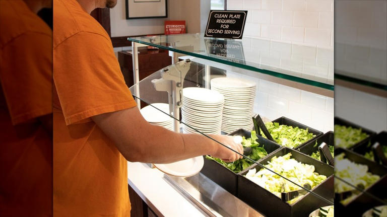 The Restaurant Chain That Still Offers An All-You-Can-Eat Salad Buffet