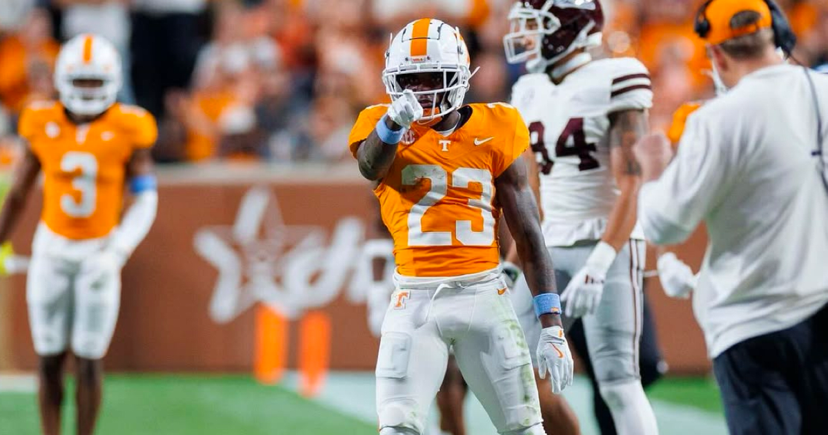 Boo Carter announces he is back at Tennessee for 2025