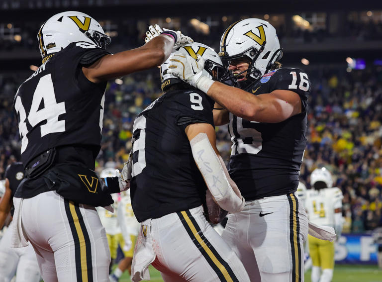 How Titans can put trust in Robert Saleh with 7-round NFL mock draft