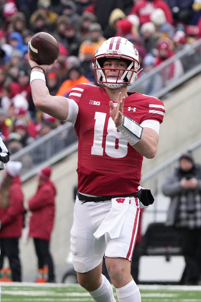 Wisconsin quarterback Braedyn Locke transferring to Arizona