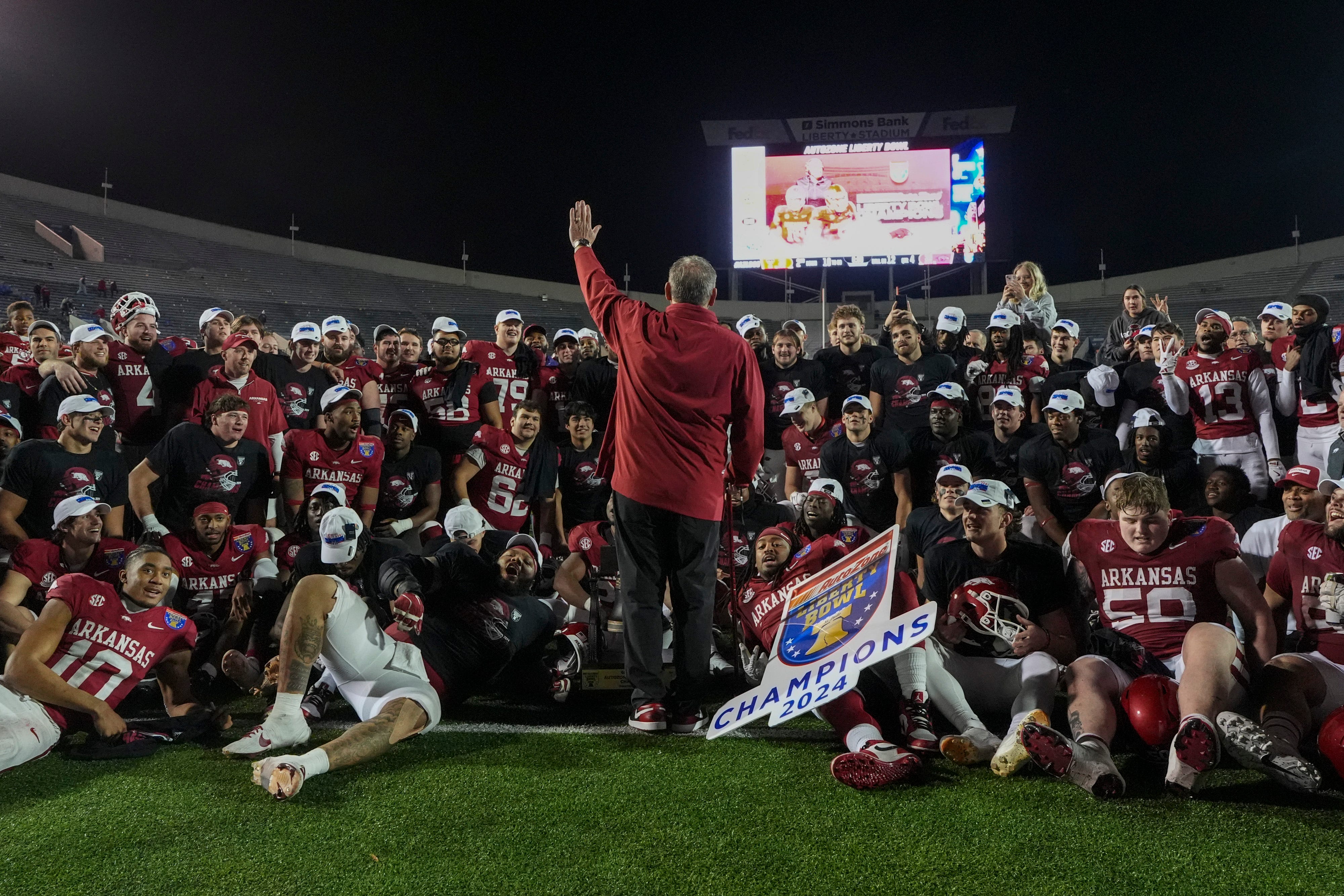 Arkansas football secondary coach Deron Wilson leaving to become DC at ...