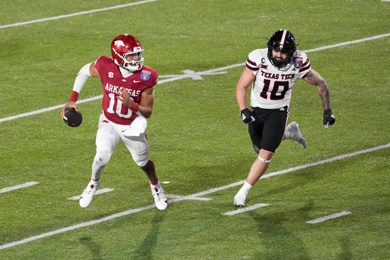 Arkansas' big-play attack overwhelms Texas Tech football in Liberty Bowl