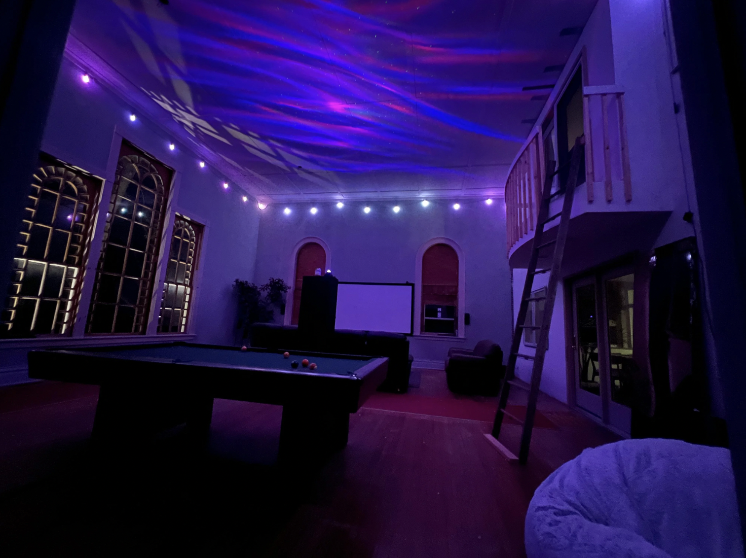 30 Male Living Spaces and Man-Caves That Are Actually Pretty Cool