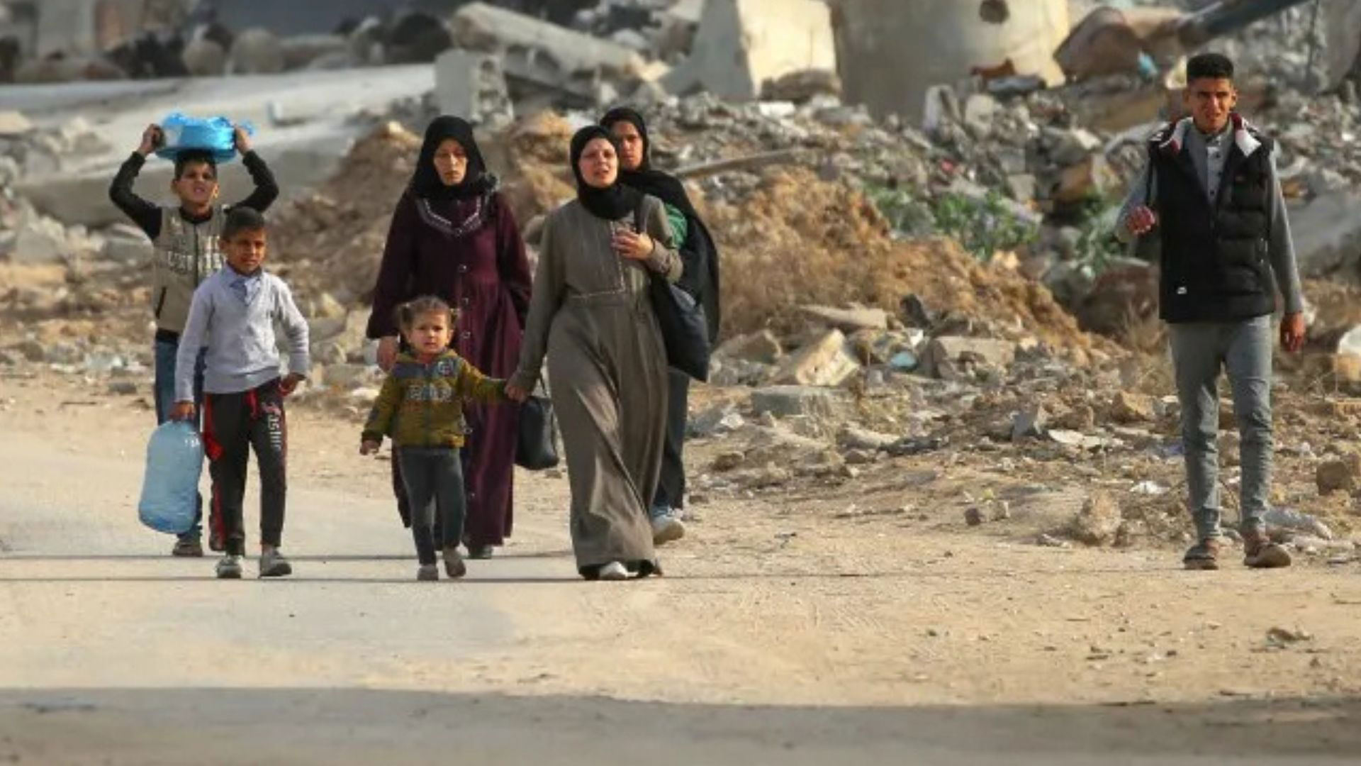 Mass displacement: Thousands of Palestinians flee northern Gaza Mass displacement: Thousands of Palestinians flee northern Gaza