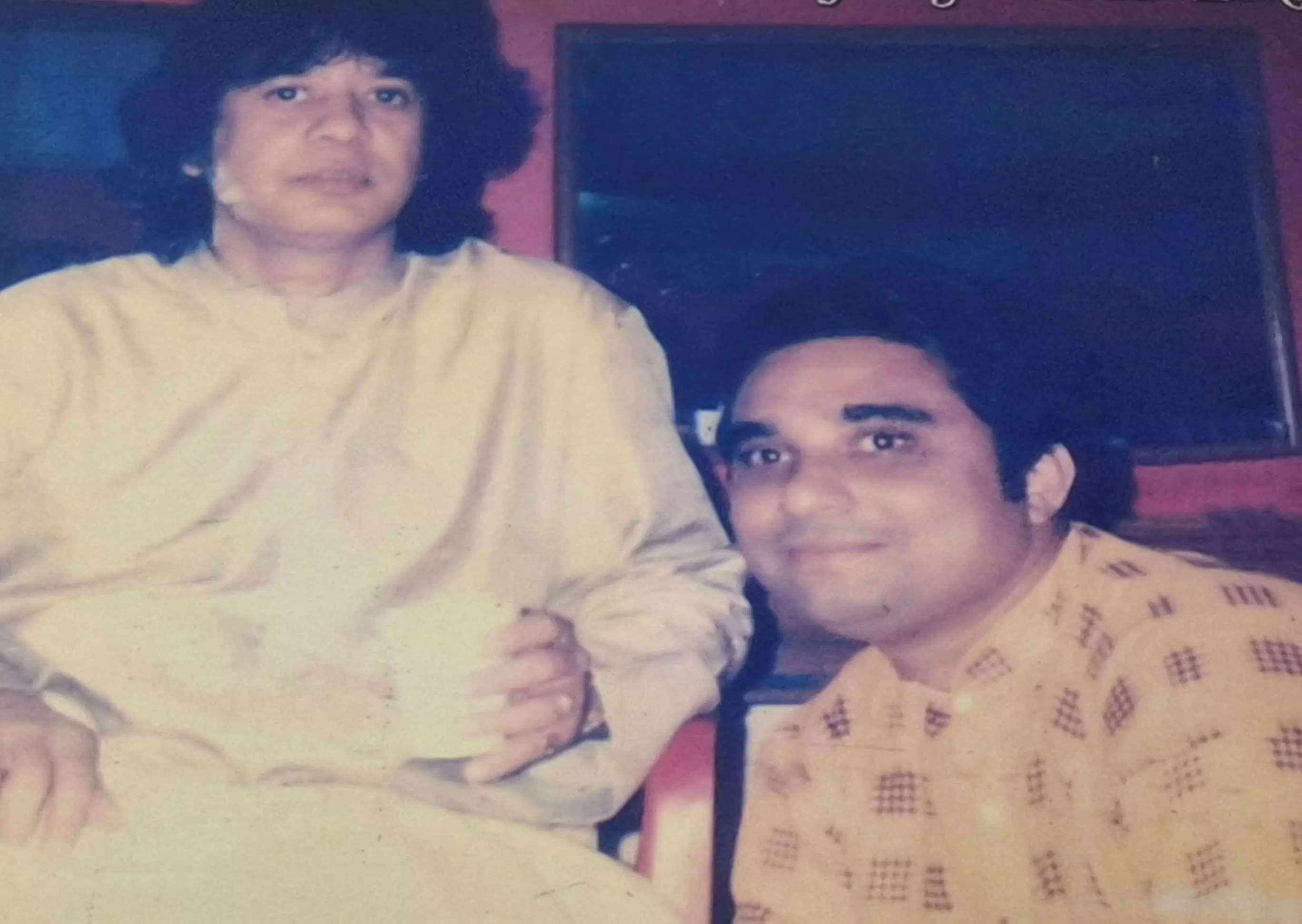 Pt Prodyut Mukherjee pays tribute to Ustad Zakir Hussain Pt Prodyut Mukherjee pays tribute to Ustad Zakir Hussain