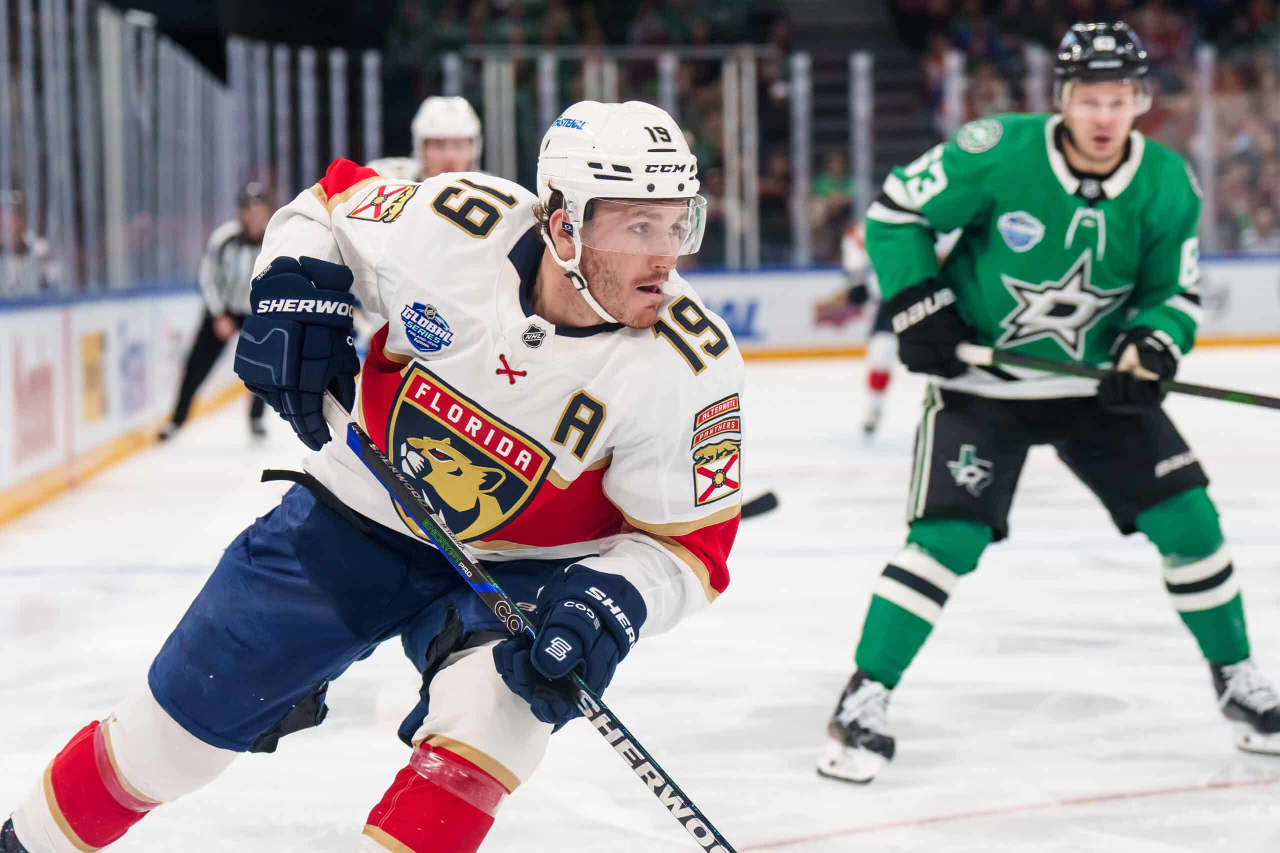 Aleksander Barkov hehkuttaa vuolaasti Tkachukia