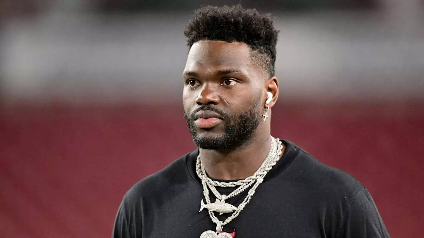 Former Pro Bowl outside linebacker Shaquil Barrett is to be re-signed ...