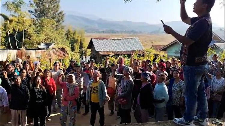 Manipur: Kuki-Zo women protest over 'attacks' in Bungpi; CoTU declares ... Manipur: Kuki-Zo women protest over 'attacks' in Bungpi; CoTU declares ...