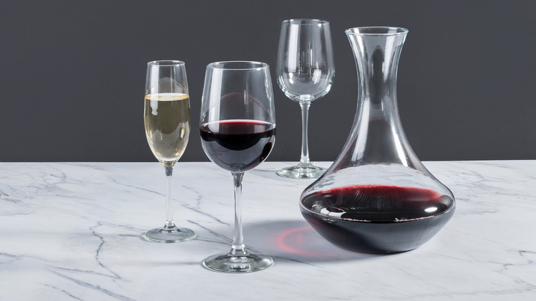 The Differences You Should Know For Decanting Red Vs White Wines