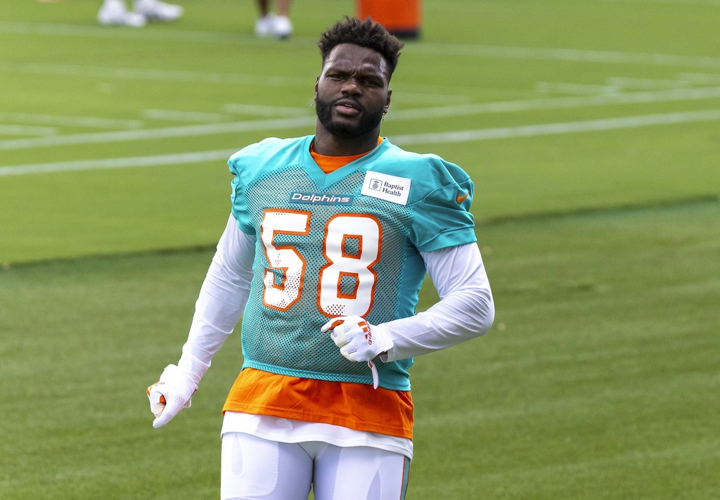 Unretired two-time Pro Bowl LB Shaquil Barrett signs to resume career ...