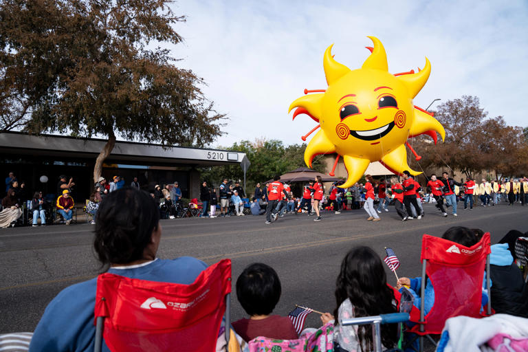 'A New Era': Fiesta Bowl Parade in Phoenix celebrates college football ...