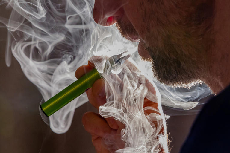 Doctor explains horrifying reasons why you should stop sharing your vape