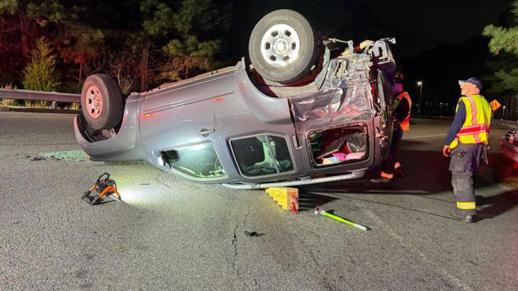 1 injured in Suffolk overturned vehicle crash 1 injured in Suffolk overturned vehicle crash