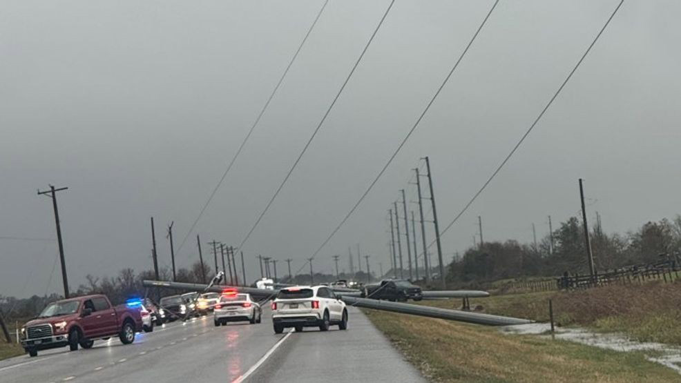 Thousands left without power after tornado hits Southeast Texas Thousands left without power after tornado hits Southeast Texas