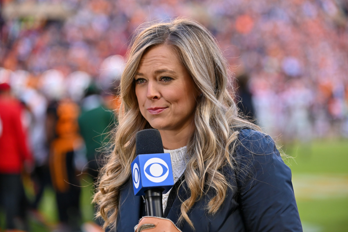 Sideline Reporter Turned Heads At NFL Awards Ceremony