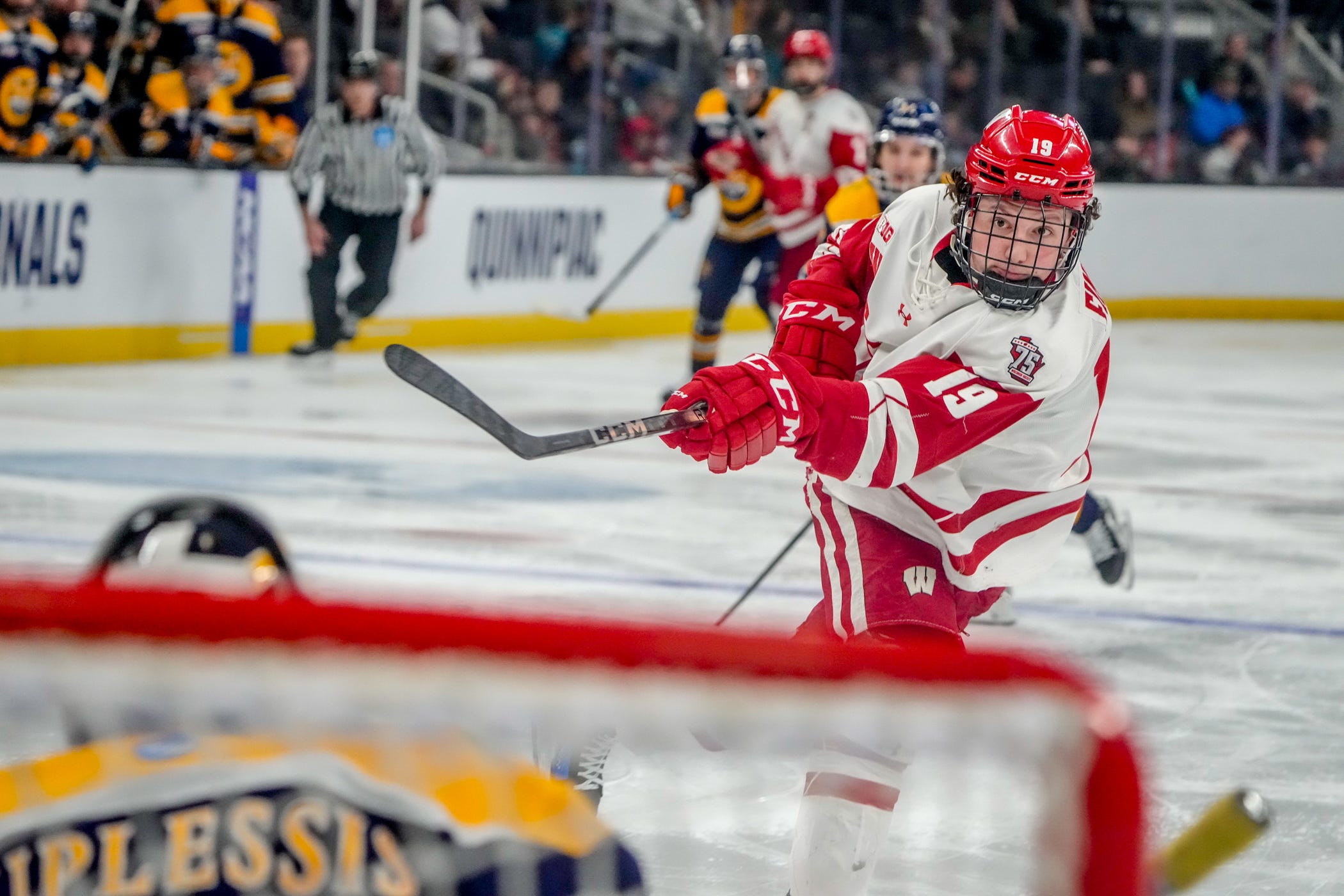 Wisconsin hockey gets back to work after the holiday and destroys ...
