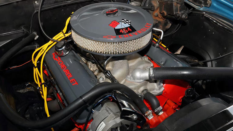 Here's How The Chevy 454 V8 Compares To Pontiac's 455 V8
