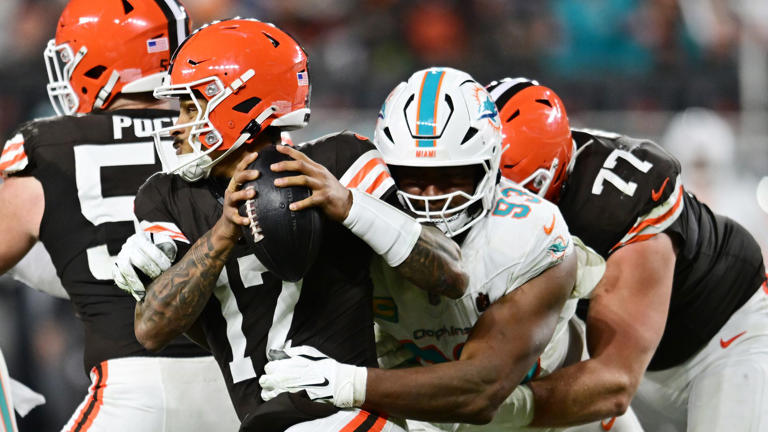 Browns vs Dolphins: Grading the loss that keeps them in the hunt for ...