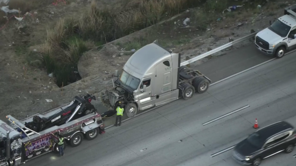 Overturned big rig creates hours-long traffic delay on I-5 in Castaic