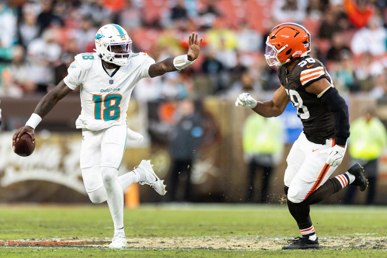 Miami Dolphins beat Cleveland Browns to live in playoffs race: Instant ...