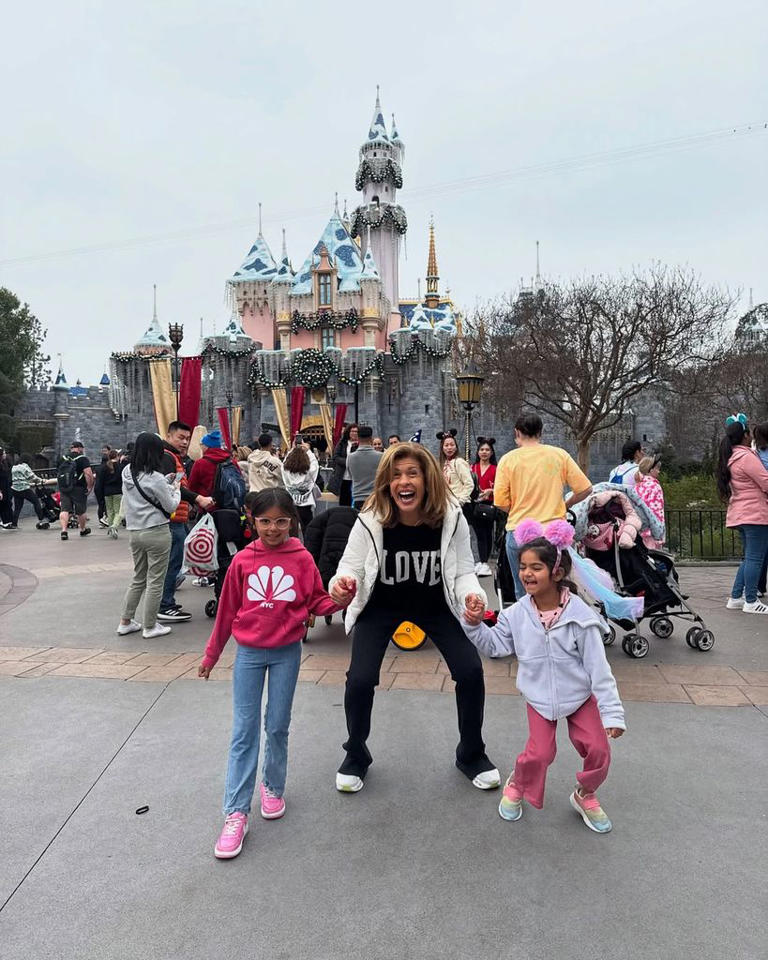 Hoda Kotb's magical adventure with her two daughters – see the ... Hoda Kotb's magical adventure with her two daughters – see the ...