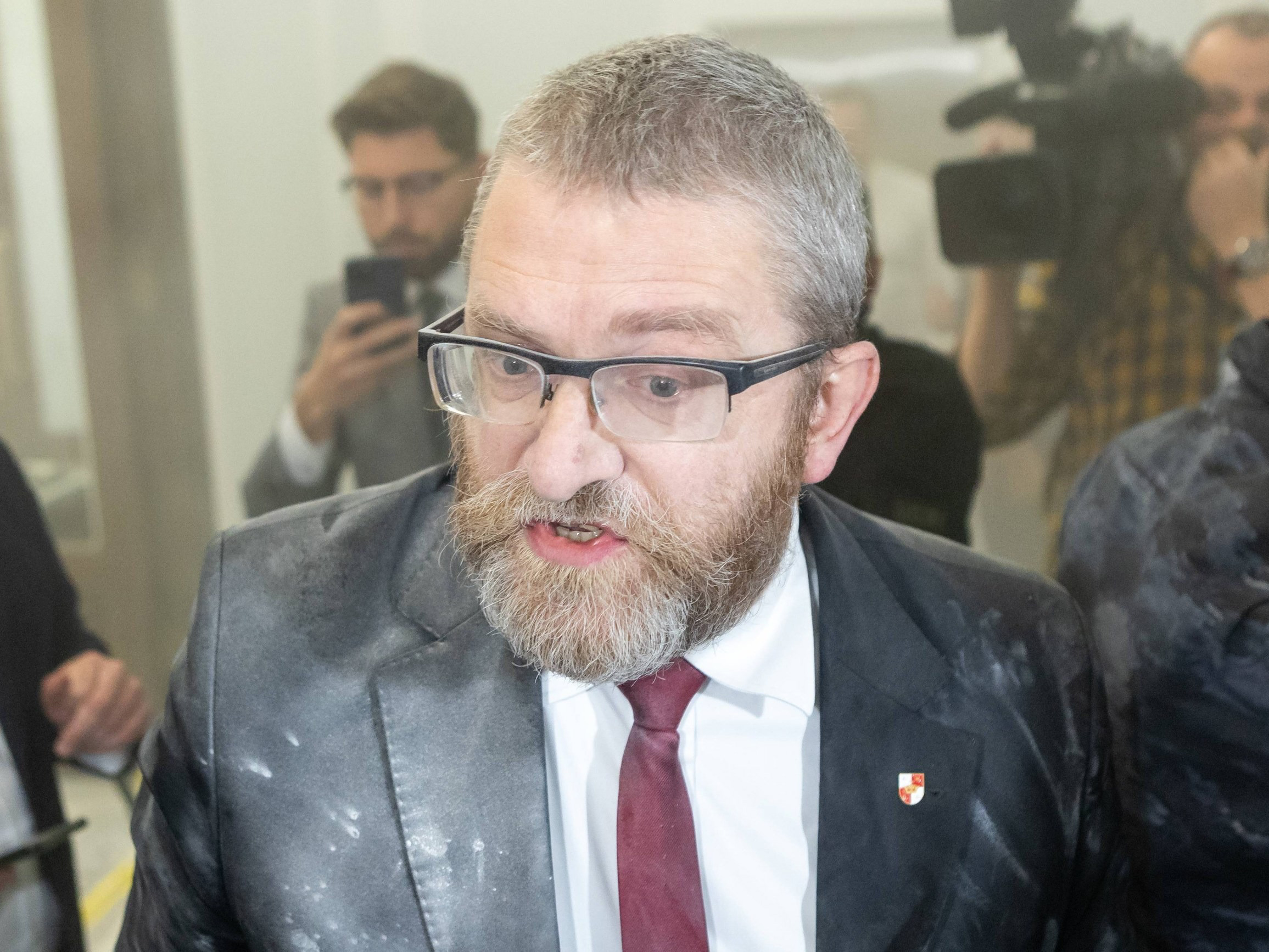 Chanuka zap艂onie w polskim Sejmie. Grzegorz Braun zapowiada protest Chanuka zap艂onie w polskim Sejmie. Grzegorz Braun zapowiada protest
