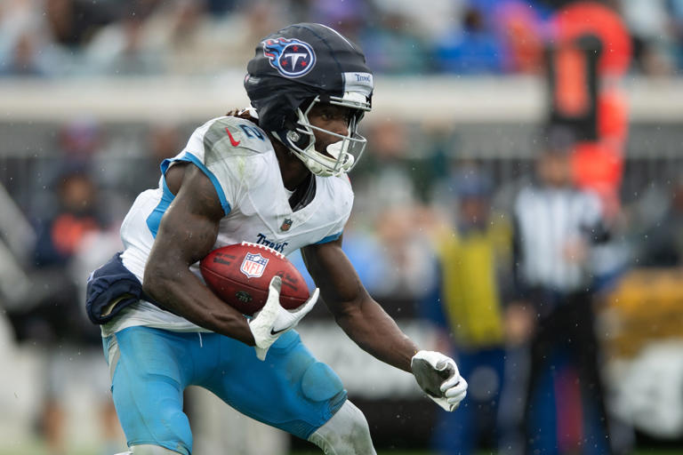 Tyjae Spears injury update: Titans RB evaluated for concussion