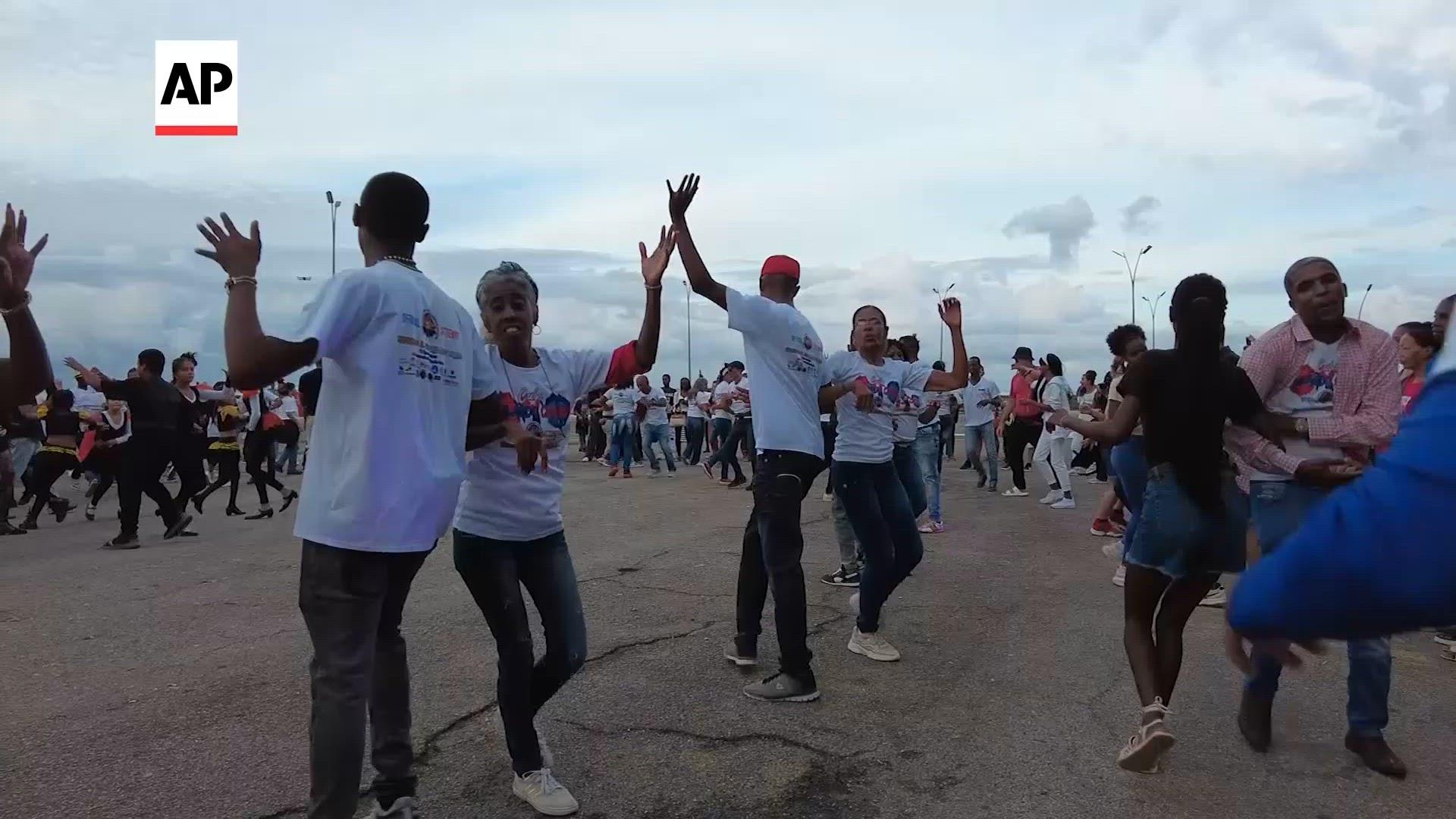 Hundreds of Cubans bid farewell to a challenging 2024 by dancing in the ...