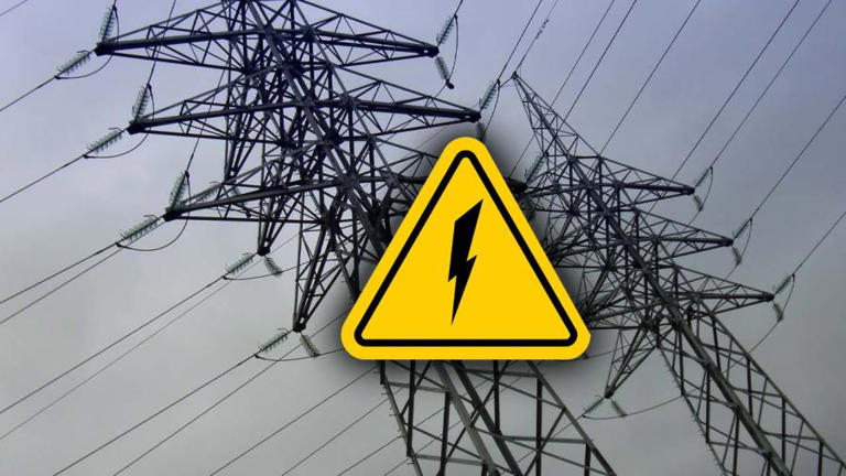 Thousands of power outages reported across Valley Thousands of power outages reported across Valley