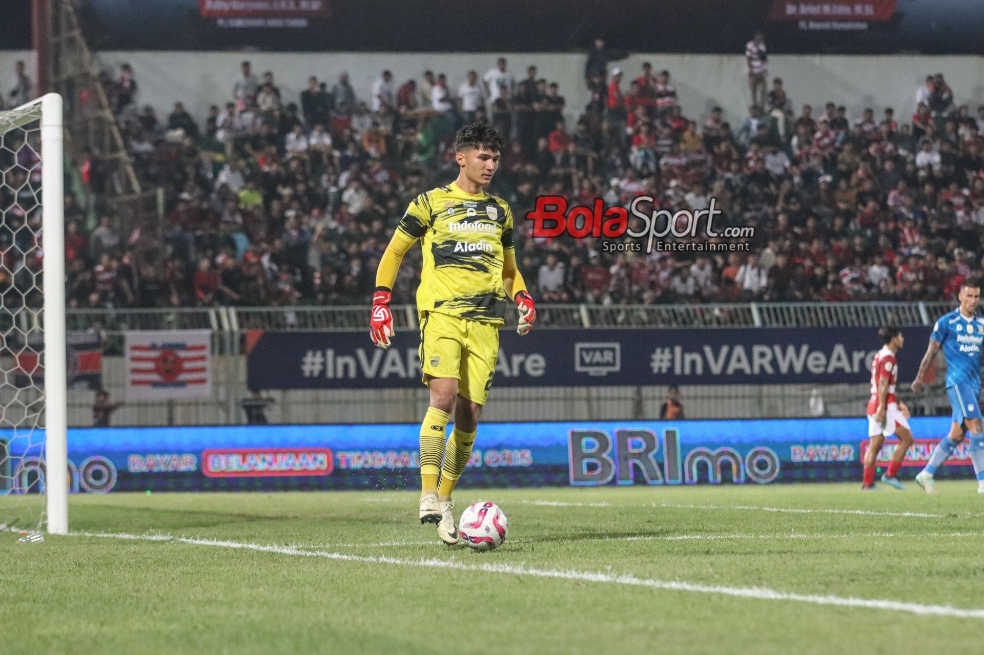 Eks Kiper Persib Kevin Mendoza Resmi Gabung Klub Thailand Chonburi FC