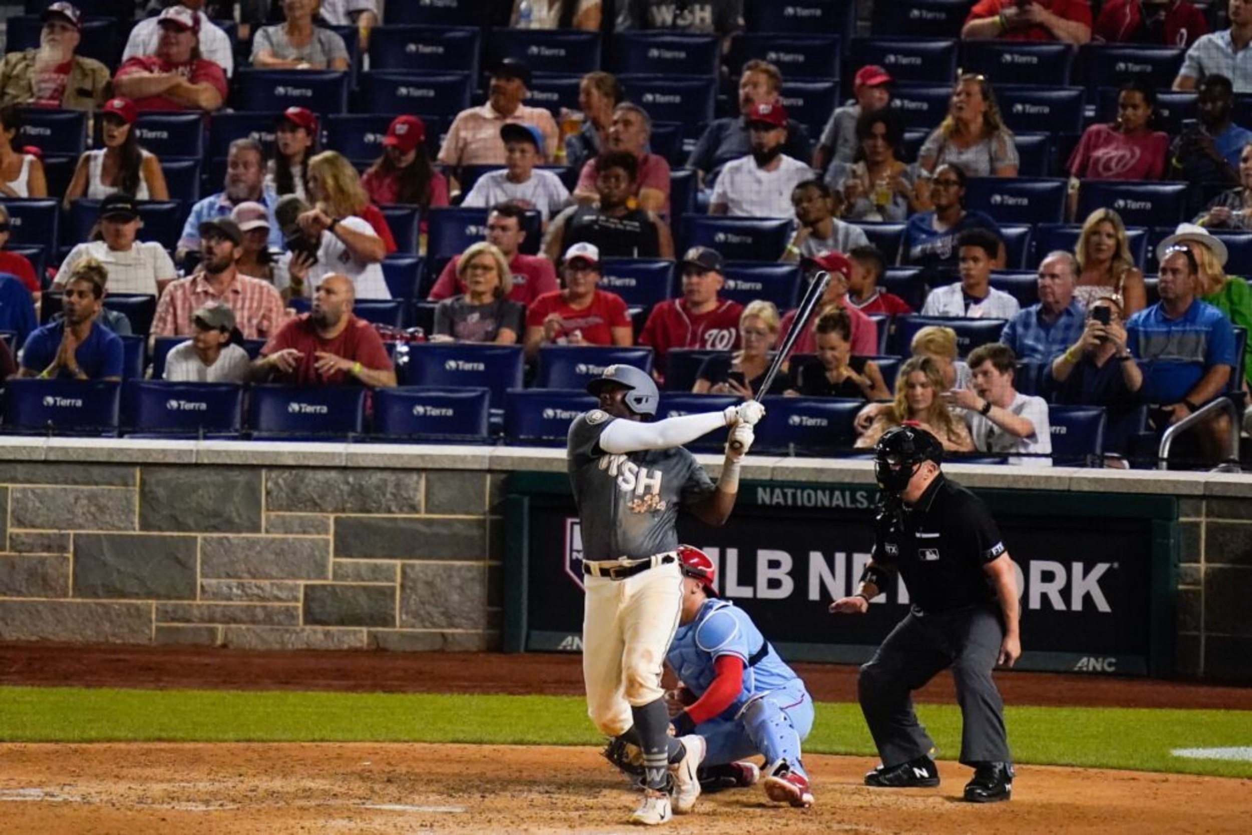 Tenacious Josh Bell Signs with Nationals
