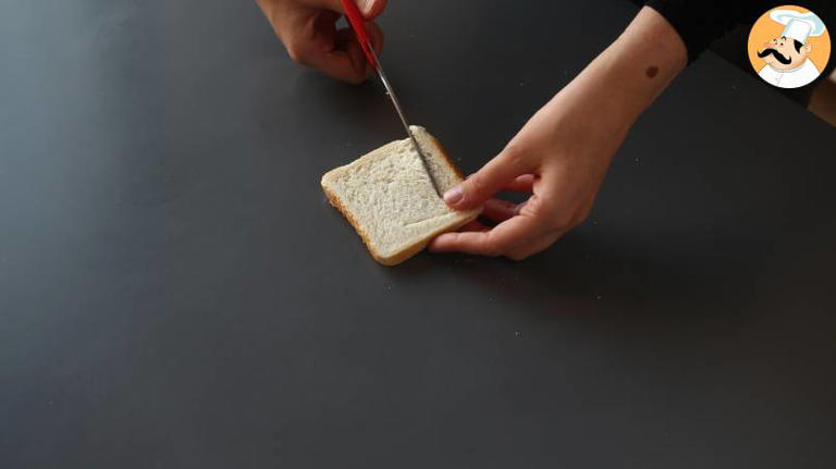 Star-shaped garlic bread with sandwich bread