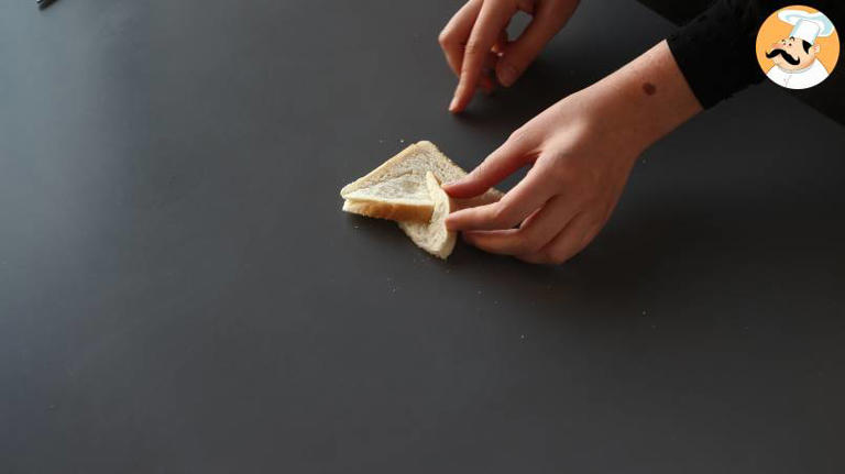 Star-shaped garlic bread with sandwich bread