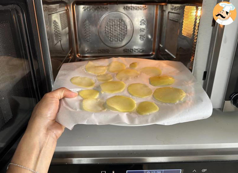 Microwaved potato chips