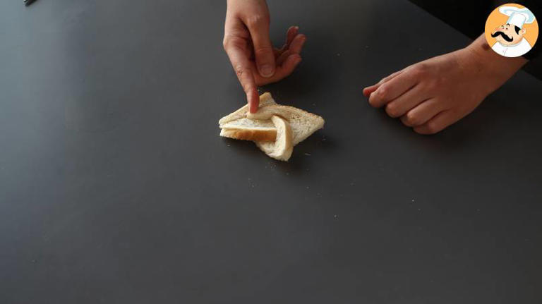 Star-shaped garlic bread with sandwich bread