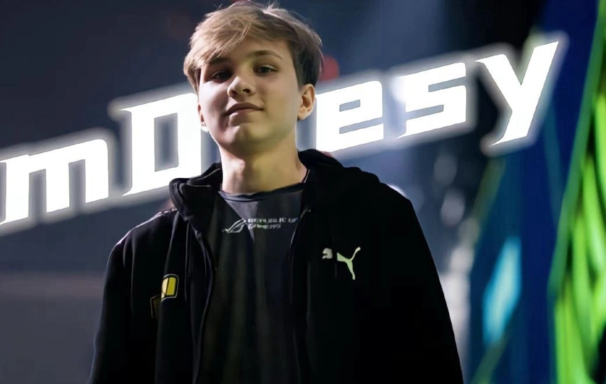 赛场上的“黄色闪光” - m0NESY