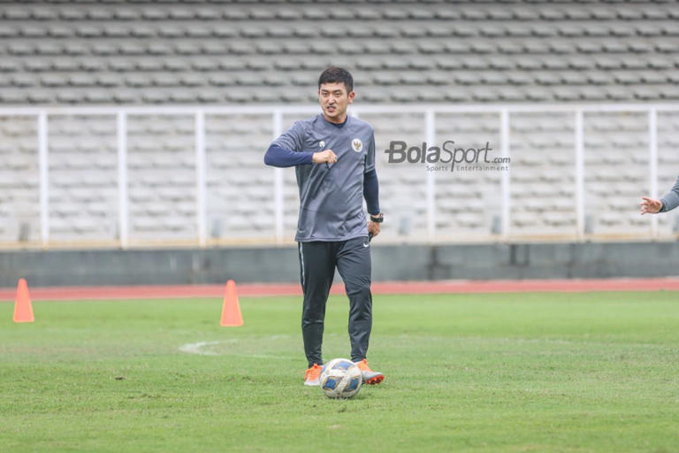 Tangan Kanan Shin Tae-yong Buka-bukaan, Ungkap Hal yang Bikin Kesulitan ... Tangan Kanan Shin Tae-yong Buka-bukaan, Ungkap Hal yang Bikin Kesulitan ...