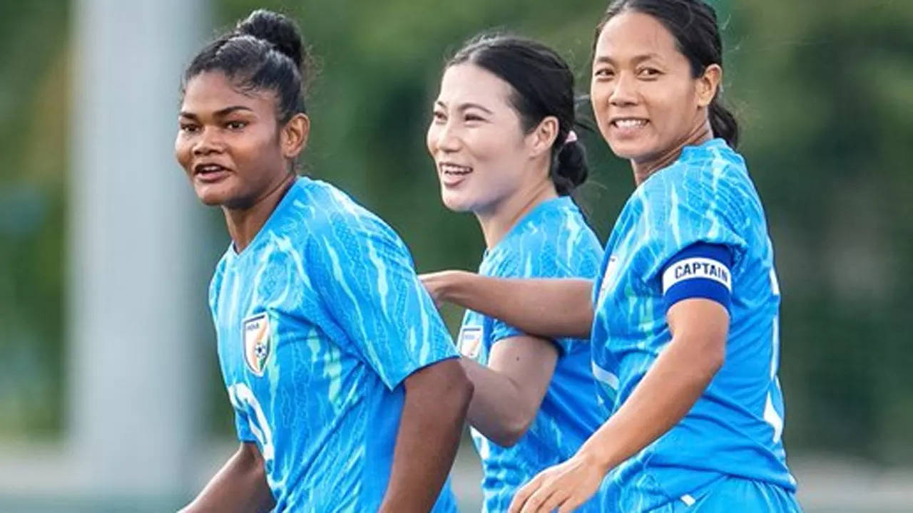Xaxa and Lynda hat-tricks power India women to 14-0 win over Maldives ...