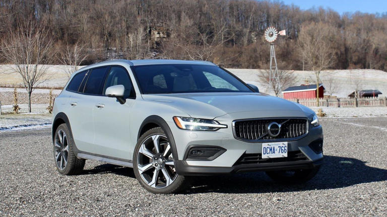 Wagon Review: 2025 Volvo V60 Cross Country