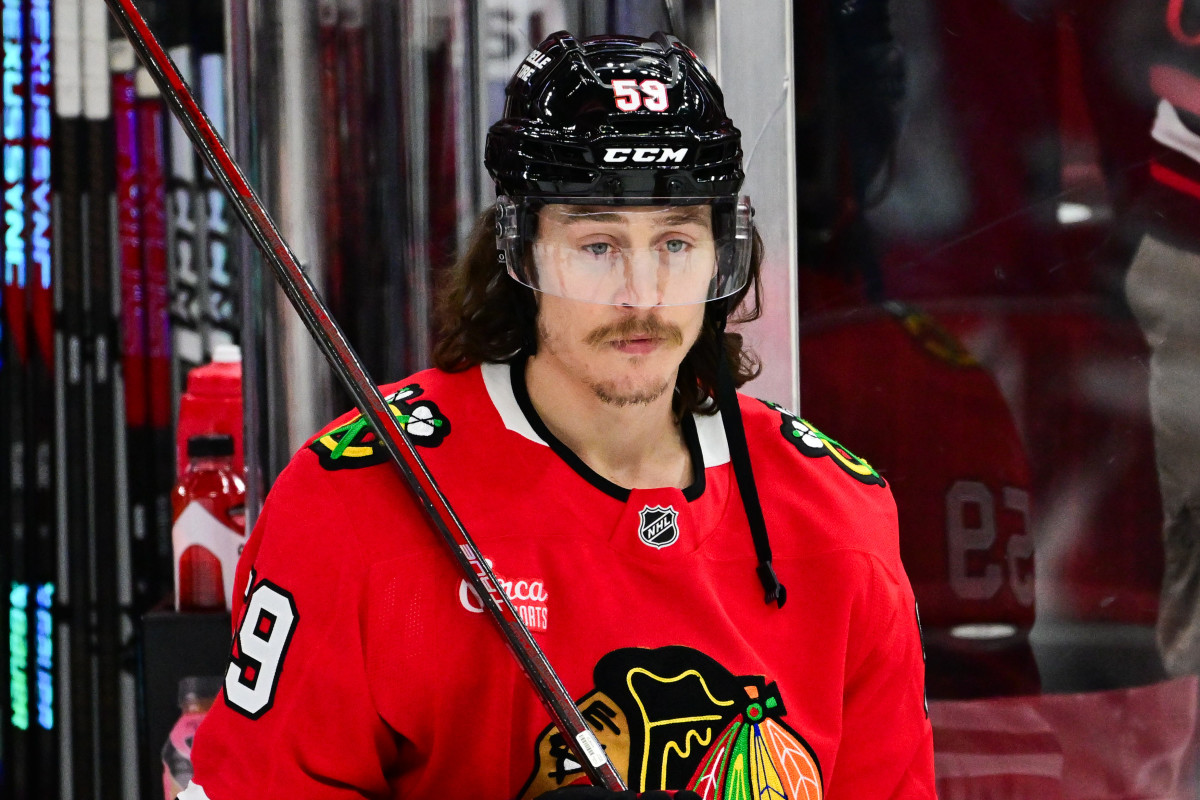 Blackhawks' Tyler Bertuzzi Ejected for Elbowing Opponent