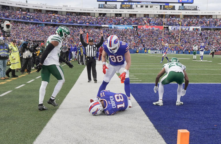 Bills vs. Patriots injury update: Buffalo wide receiver survives scary ...