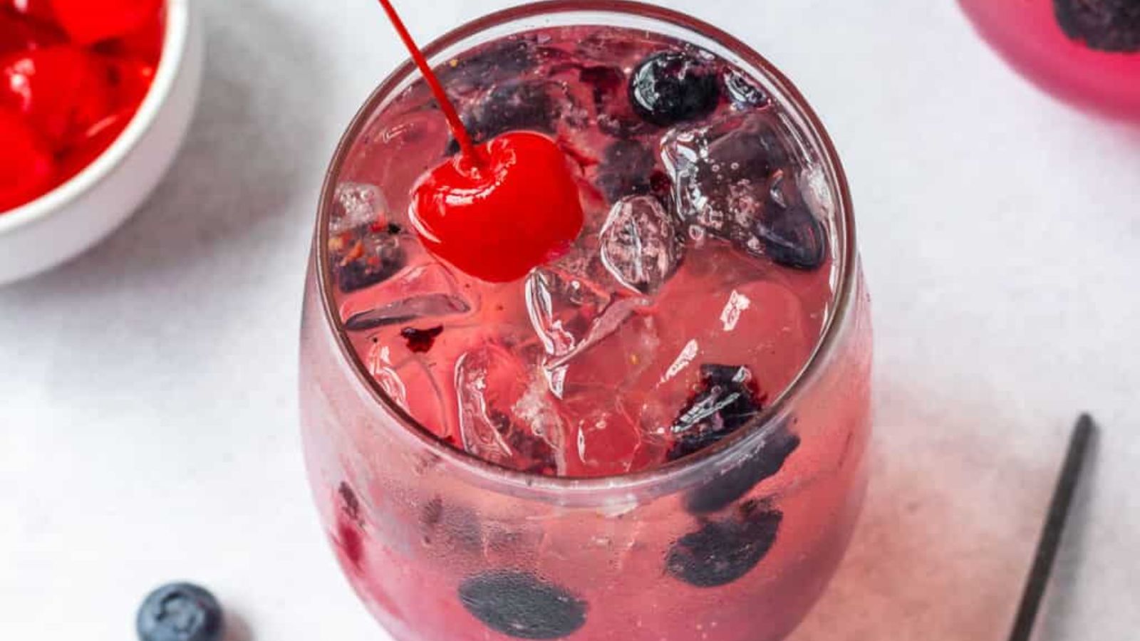 12 Refreshing Drinks You Need to Serve at Your New Year's Celebration