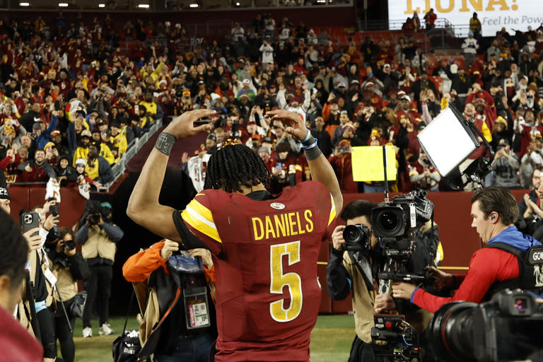 'SNF' takeaways: Jayden Daniels shines; Commanders punch playoff ticket ...