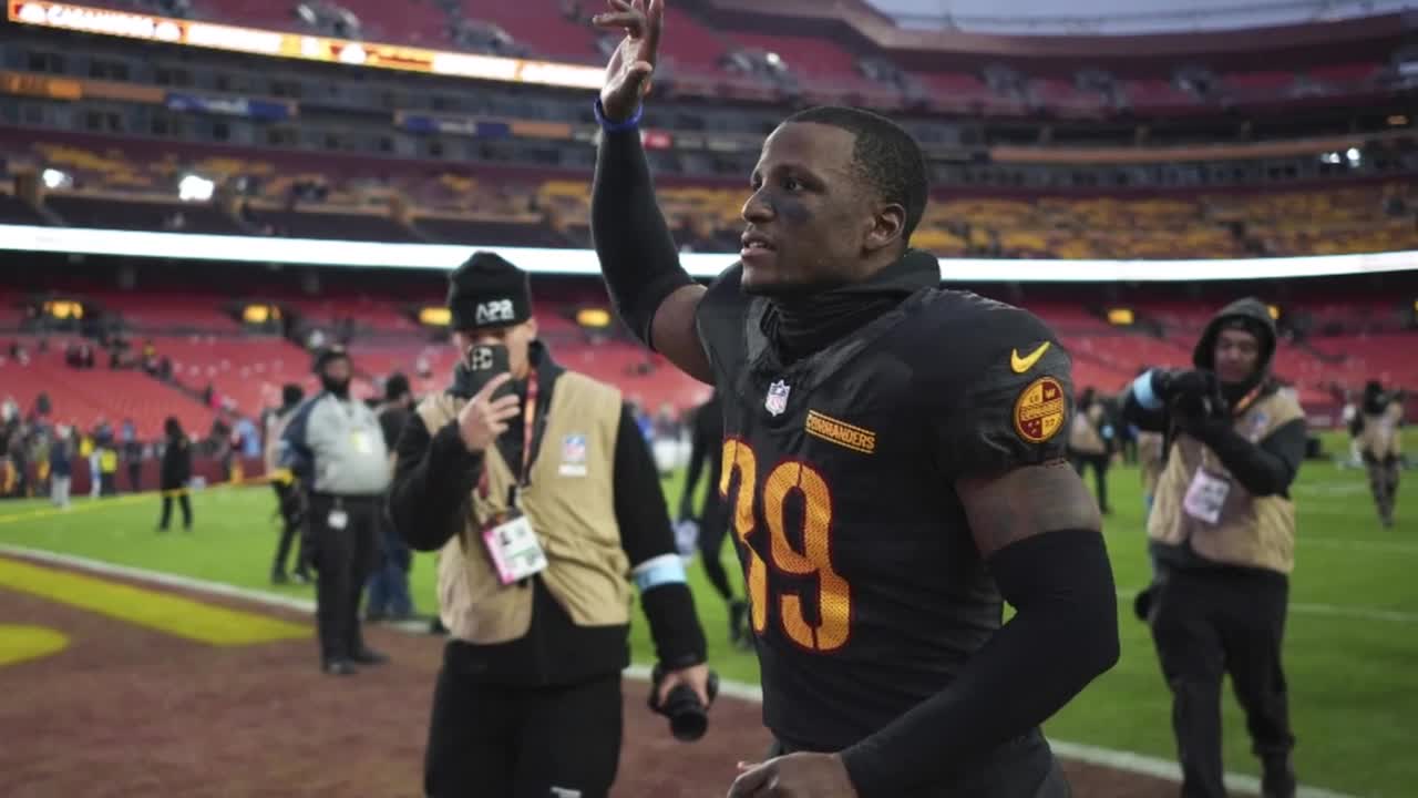 Commanders' Jeremy Reaves gets engaged after team clinches playoff spot