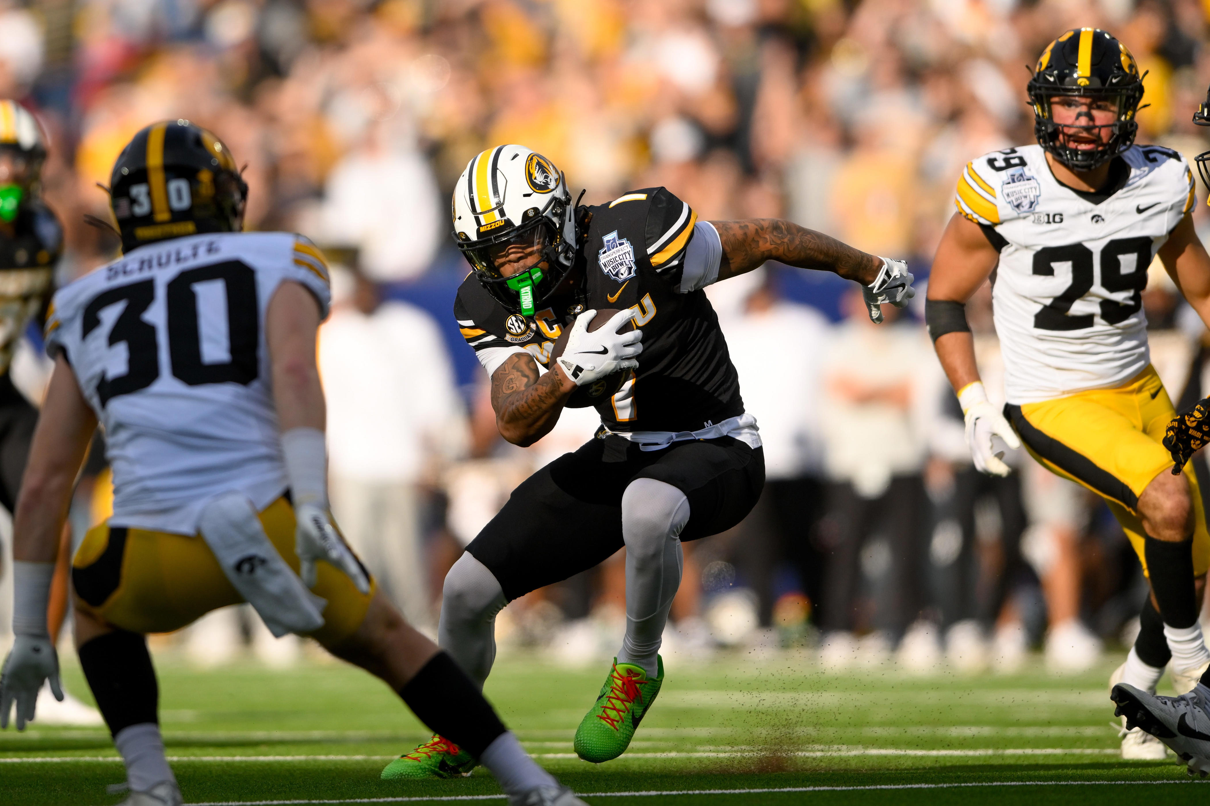 Pros and cons of Miami Dolphins signing Missouri football WR Theo Wease ...
