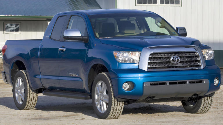 10 Trucks Built In The 2000s That Are Still Great For Heavy-Duty Work