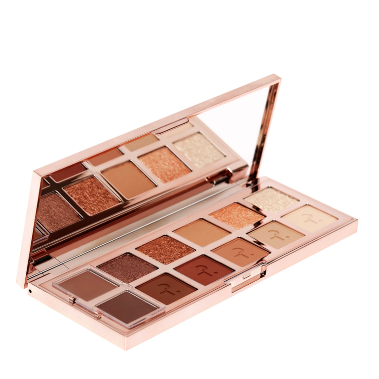 Pilihan Eyeshadow dalam Nuansa Mocha Mousse yang Natural dan Memikat